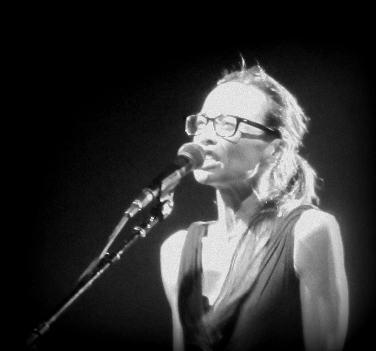 Fiona Apple Pictures Fiona Apple Performing At The Peobody Opera House St Loui
