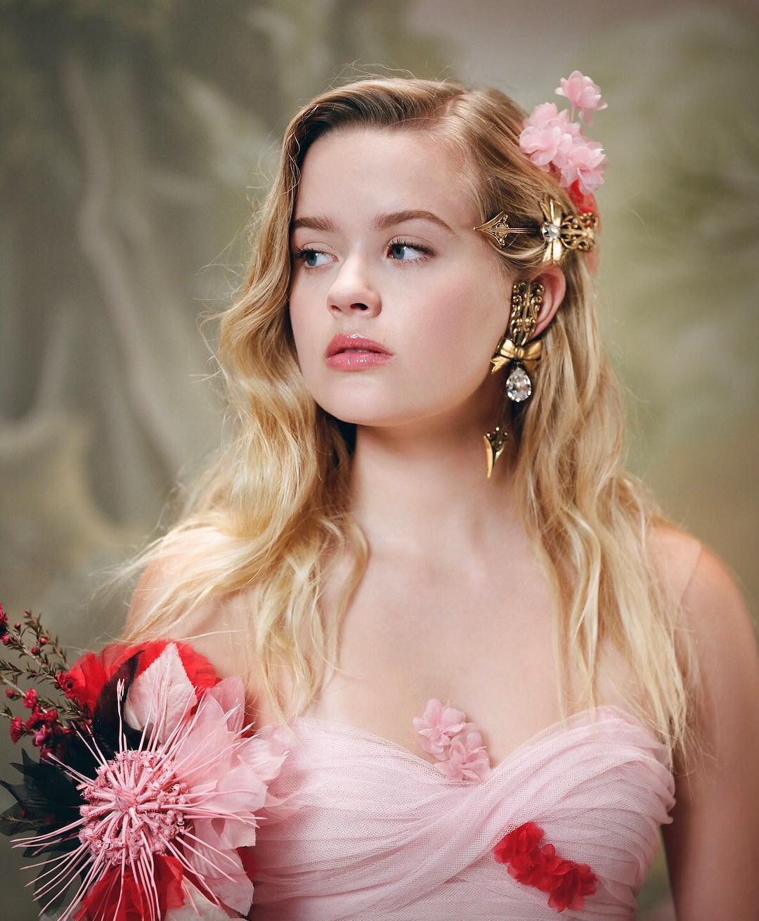 Ava Phillippe Pictures (97 Images)